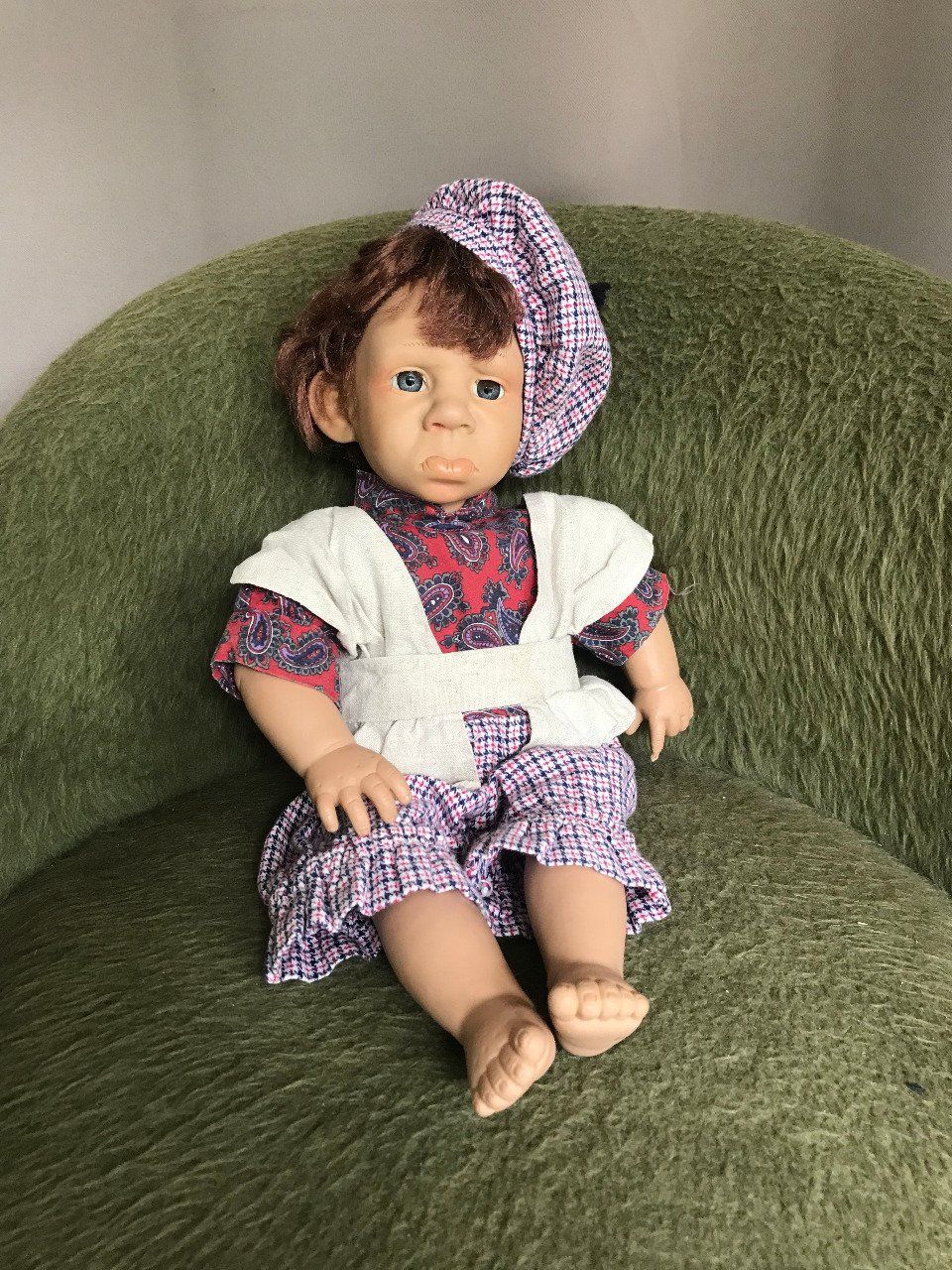 Poupon expressif, triste, de marque Simba, collection vintage ...